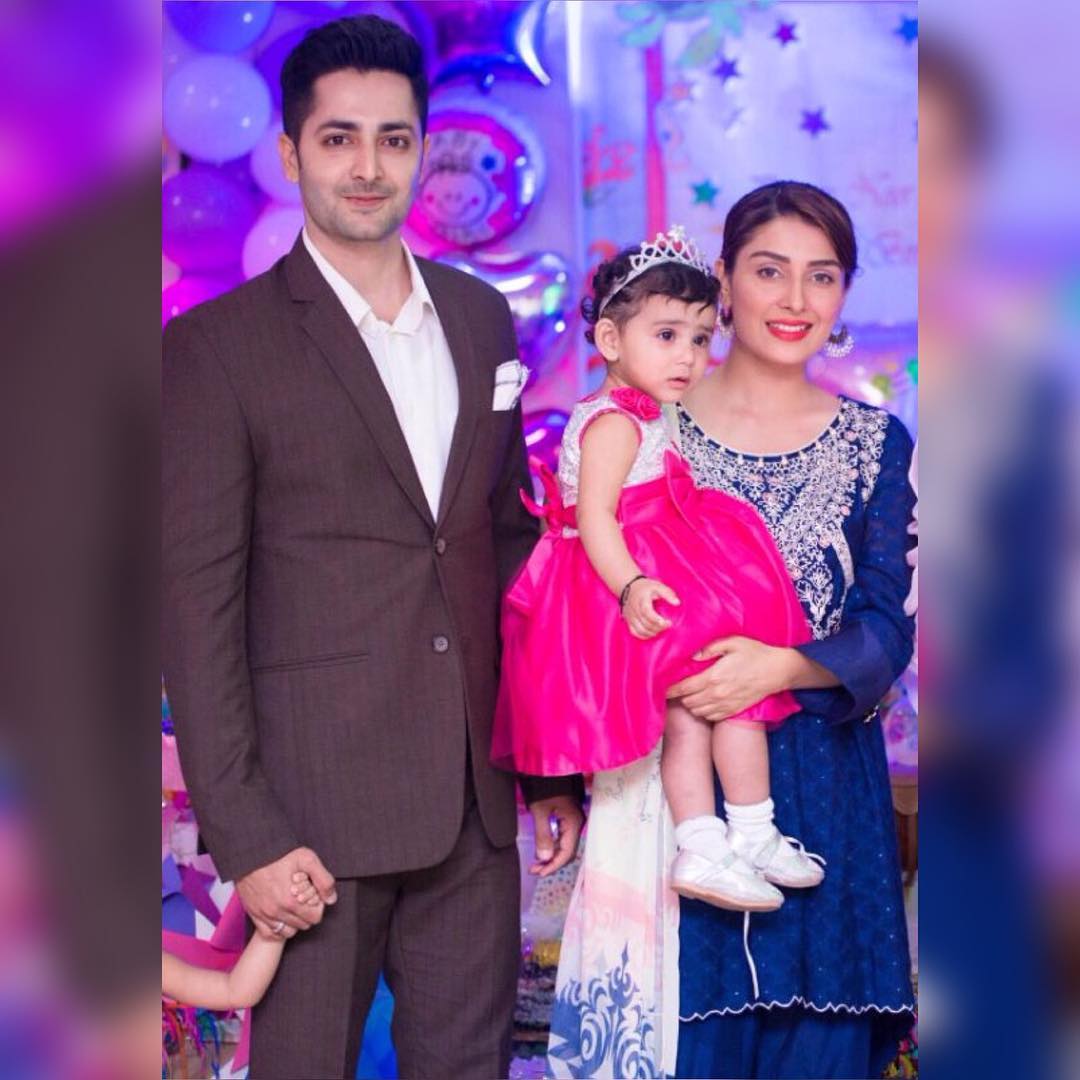 Spotted with family « Ayeza Khan